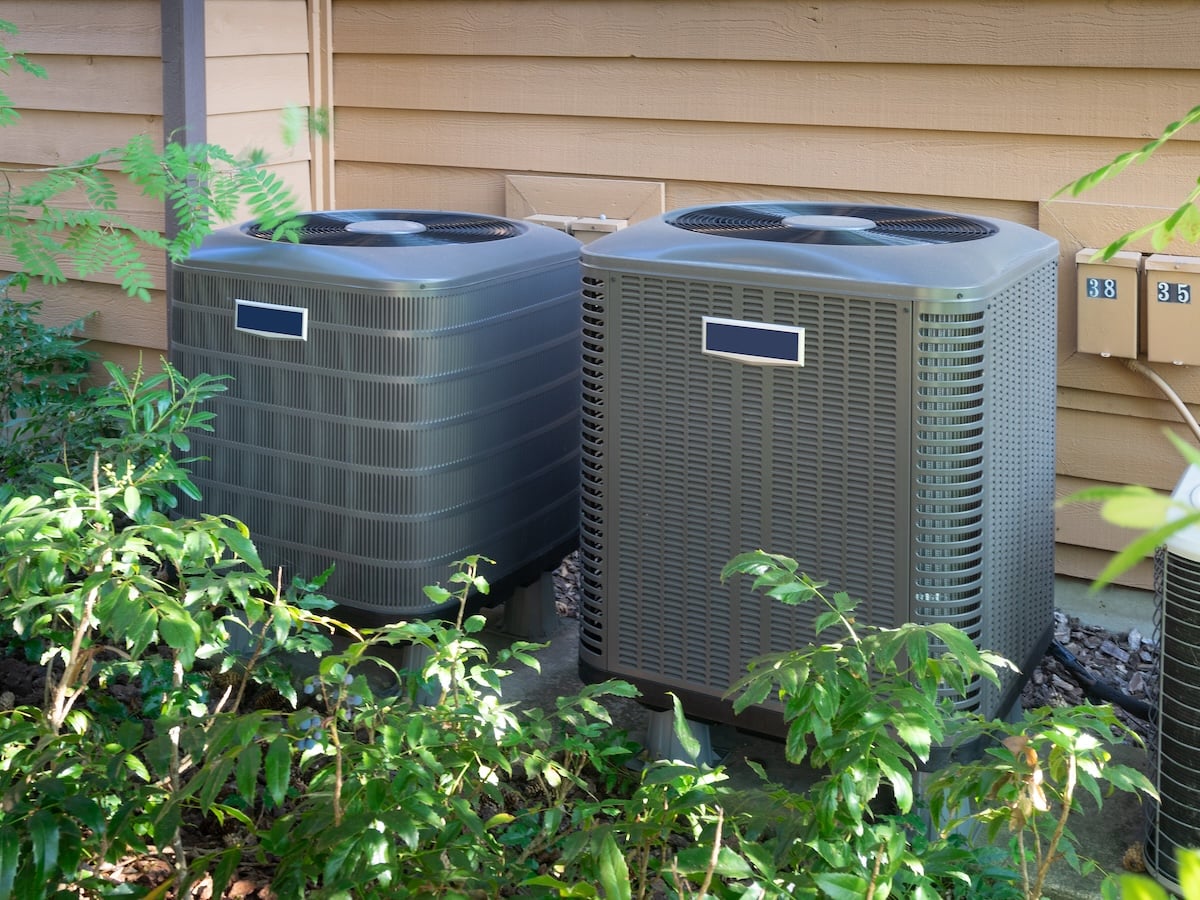 Why Your Lights Flicker When AC Turns On? (5 Causes)