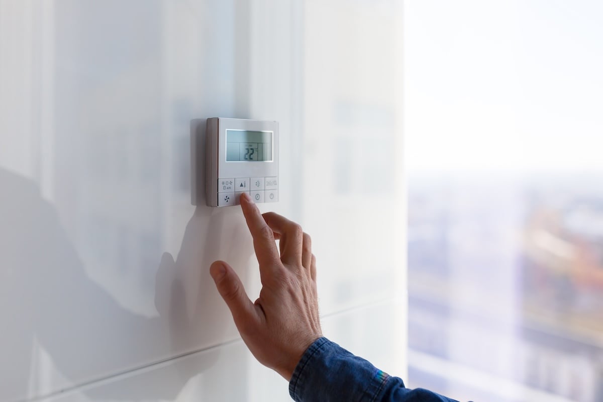 Why Your Lights Flicker When AC Turns On? (5 Causes)